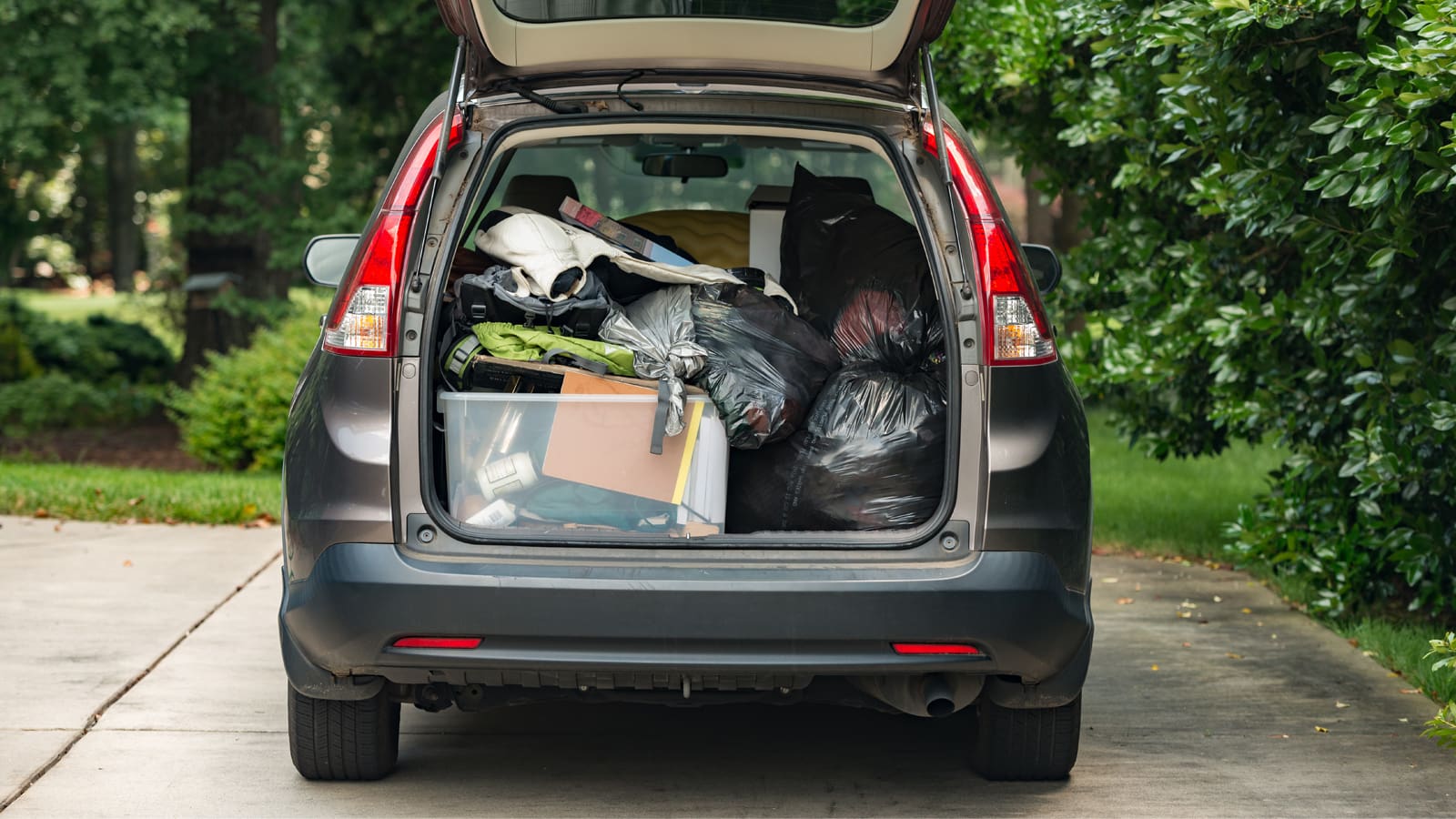 Uneasy About the Long Drive to College - CollegiateParent